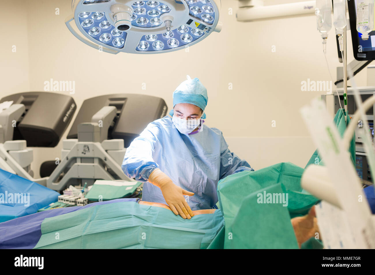 Health hospital operating theatre transplants hi-res stock photography ...