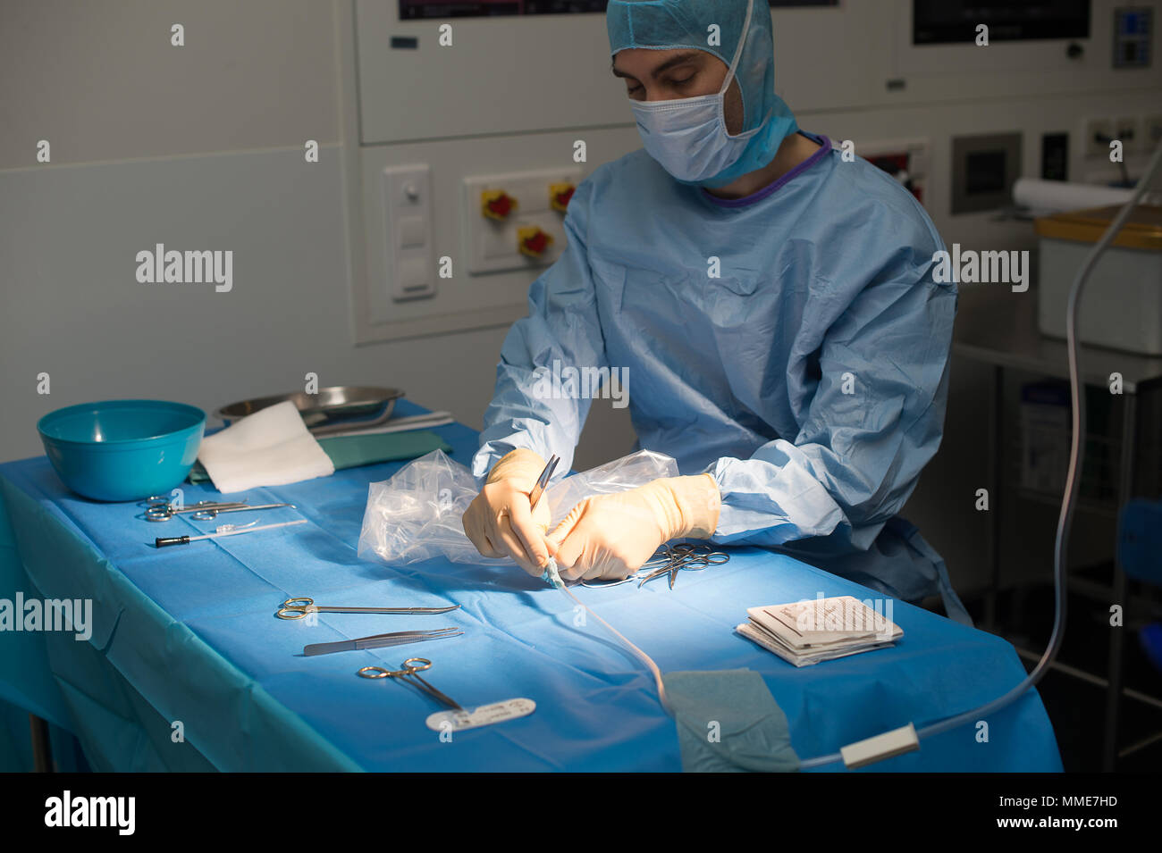 Organ transplant carrier hi-res stock photography and images - Alamy
