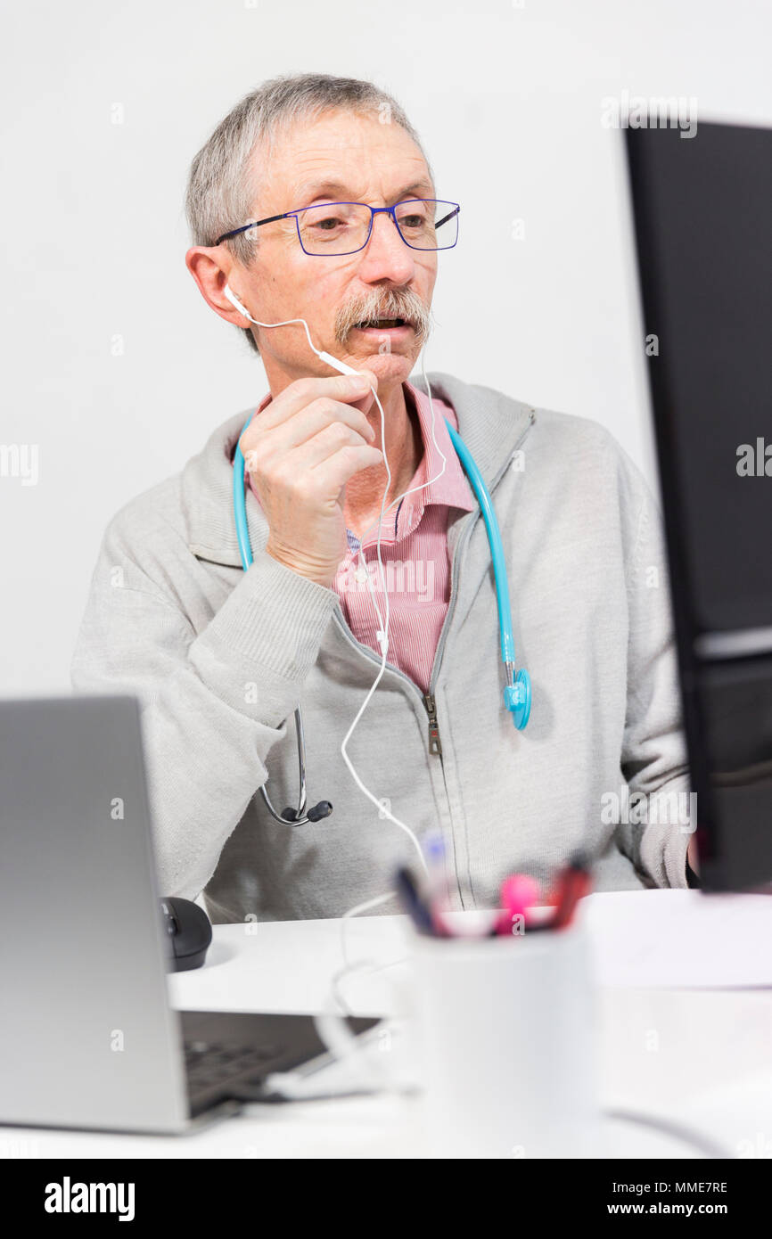 Telemedicine hi-res stock photography and images - Alamy