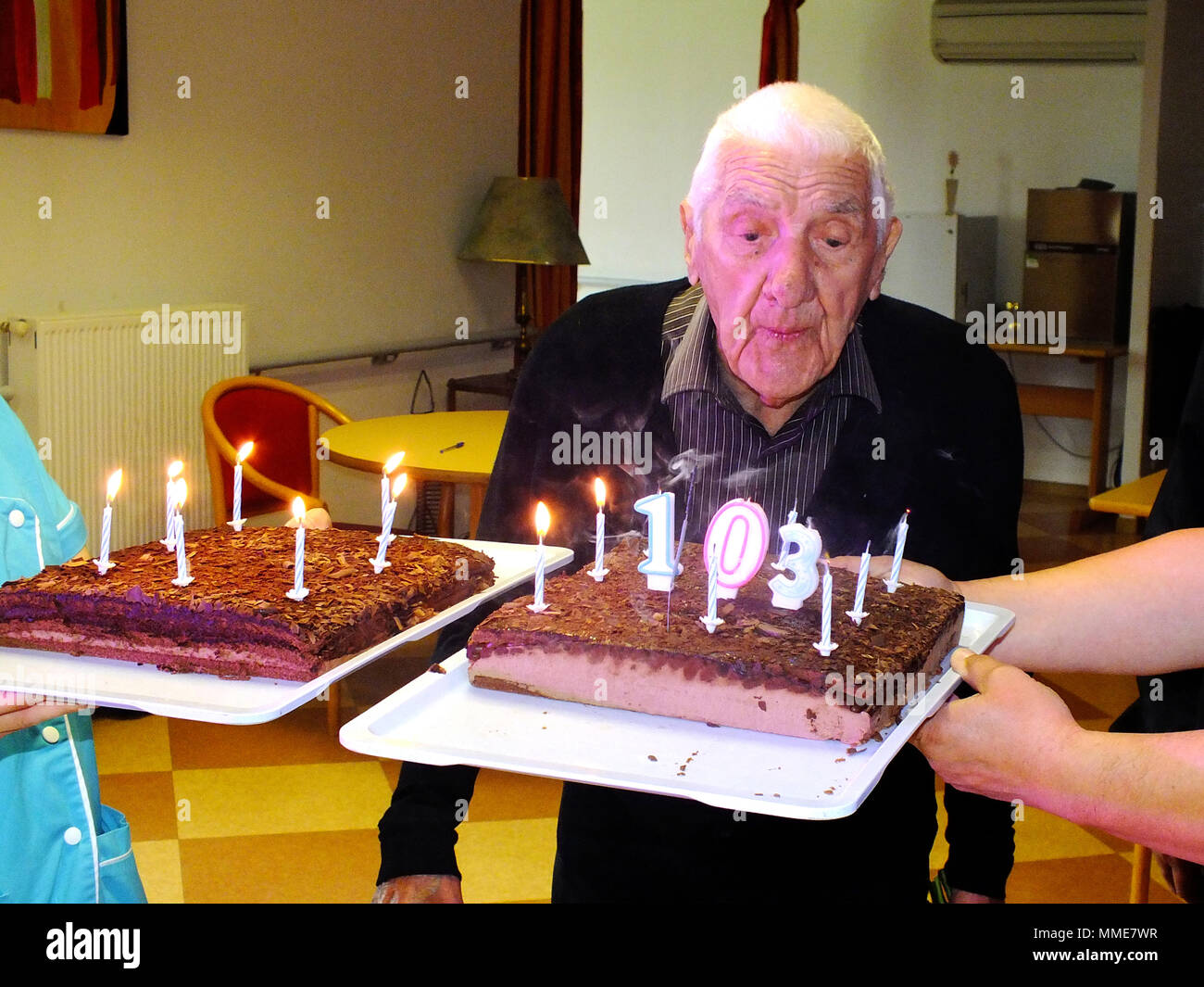 100 Year Birthday Cake Stock Photos & 100 Year Birthday Cake Stock ...