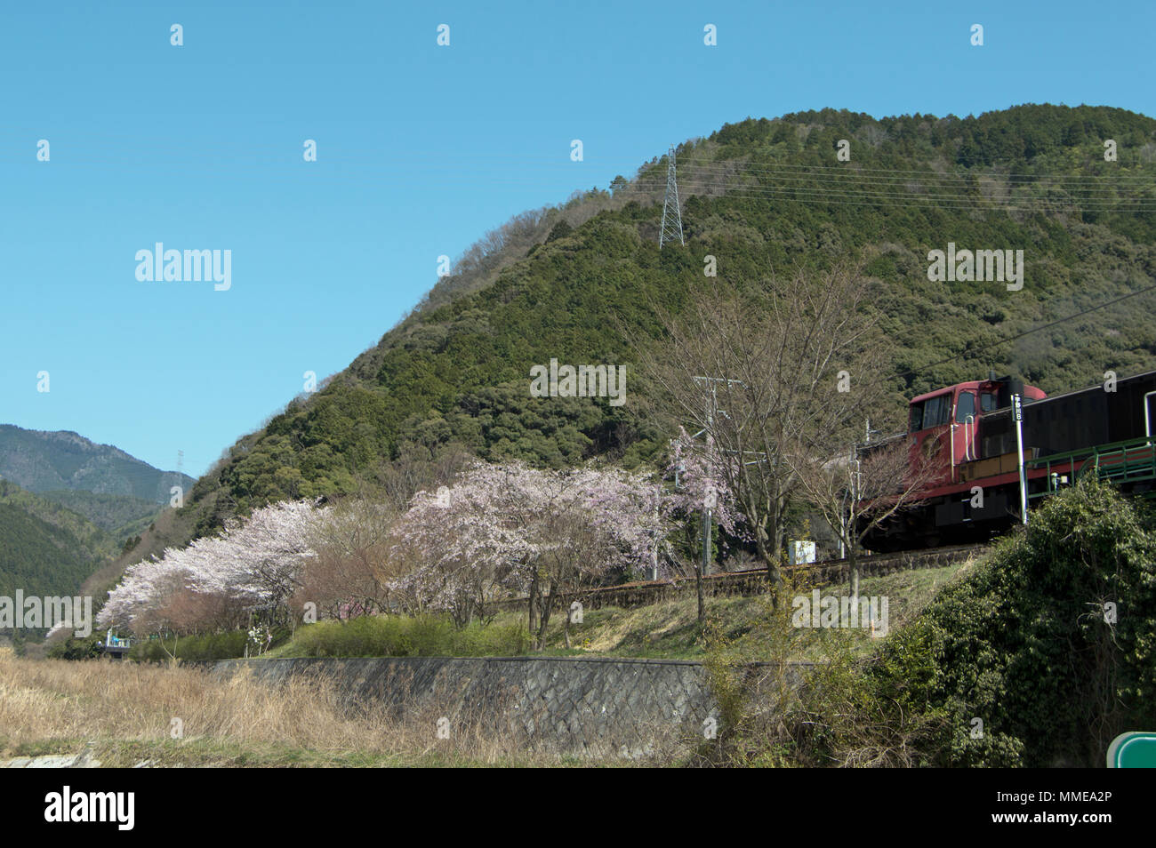 Sagano Romantic Train beginning its journey back to Saga Torokko ...