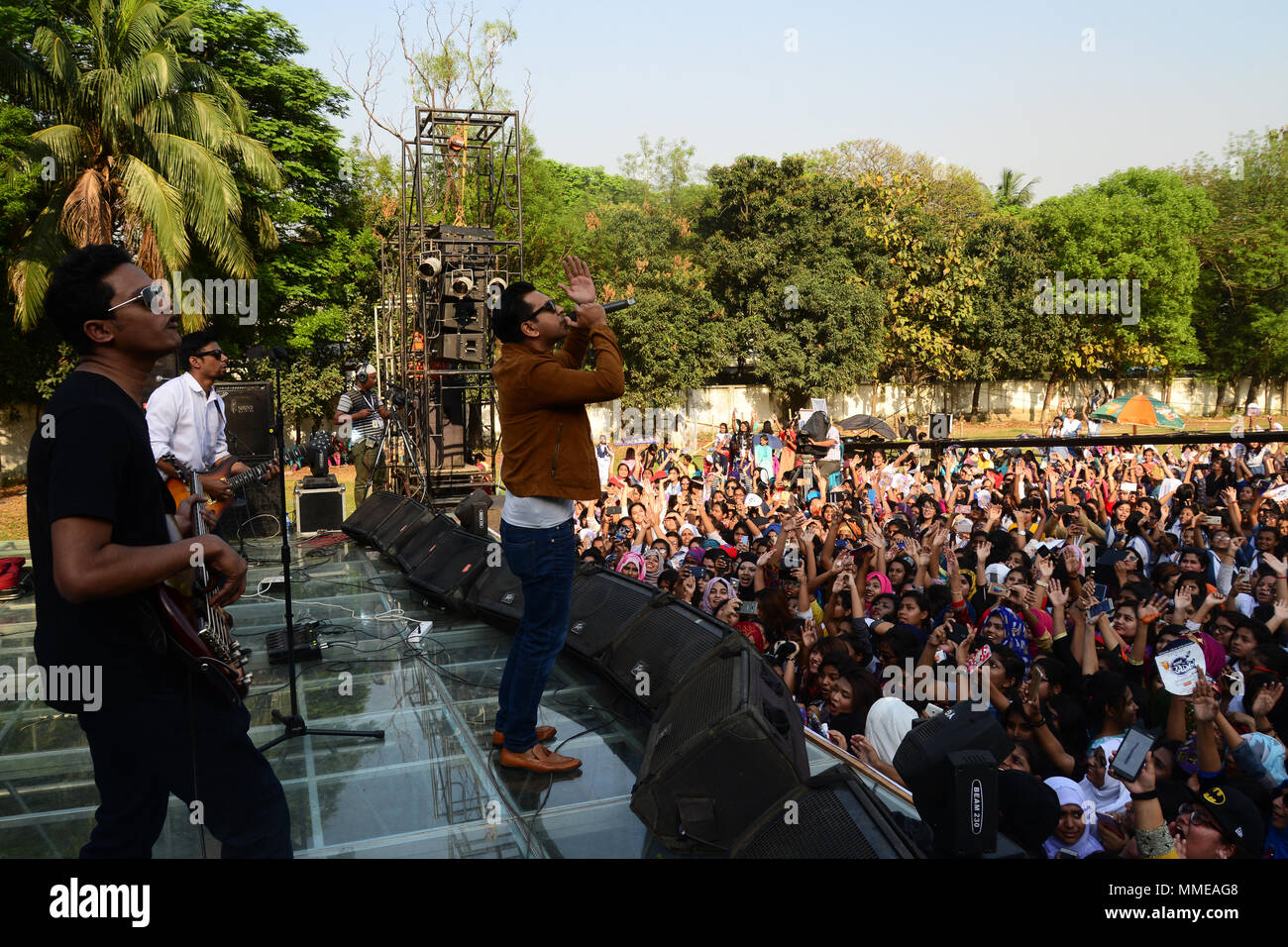 Bangladeshi singer hi-res stock photography and images - Alamy