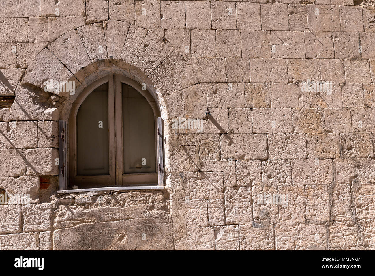 the arched window on stone wall, for background Stock Photo - Alamy