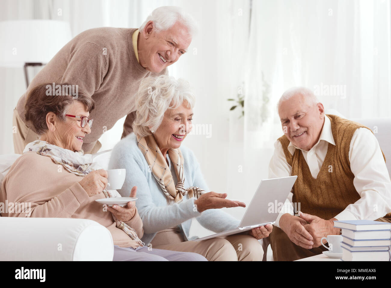 Pensioners using computer hi-res stock photography and images - Alamy