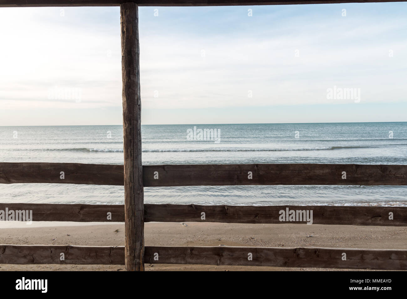 Wooden horizon bars and column leading lines Stock Photo - Alamy