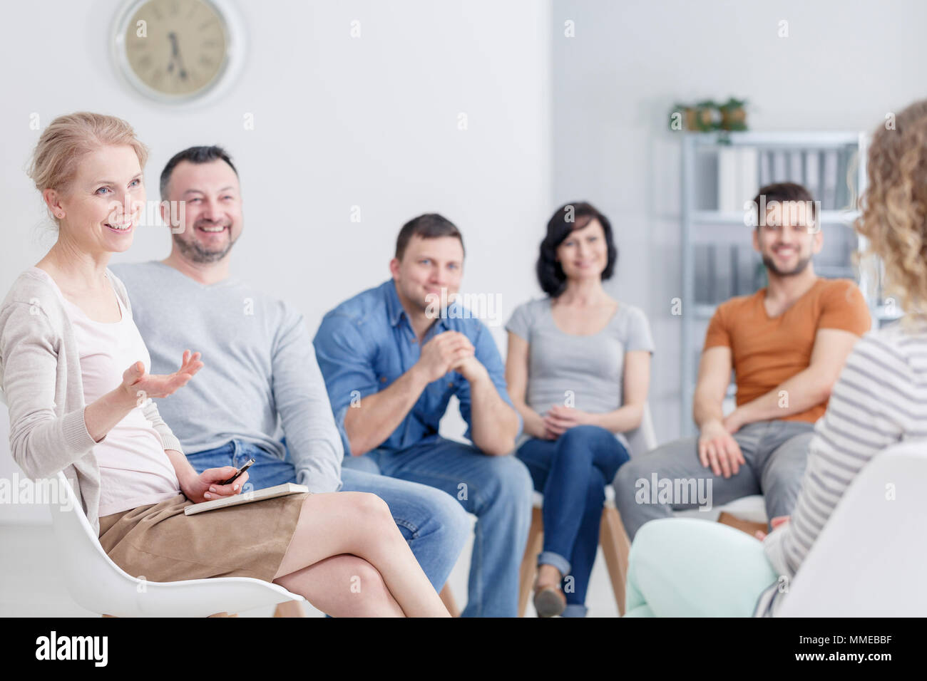 Group listening hi-res stock photography and images - Alamy