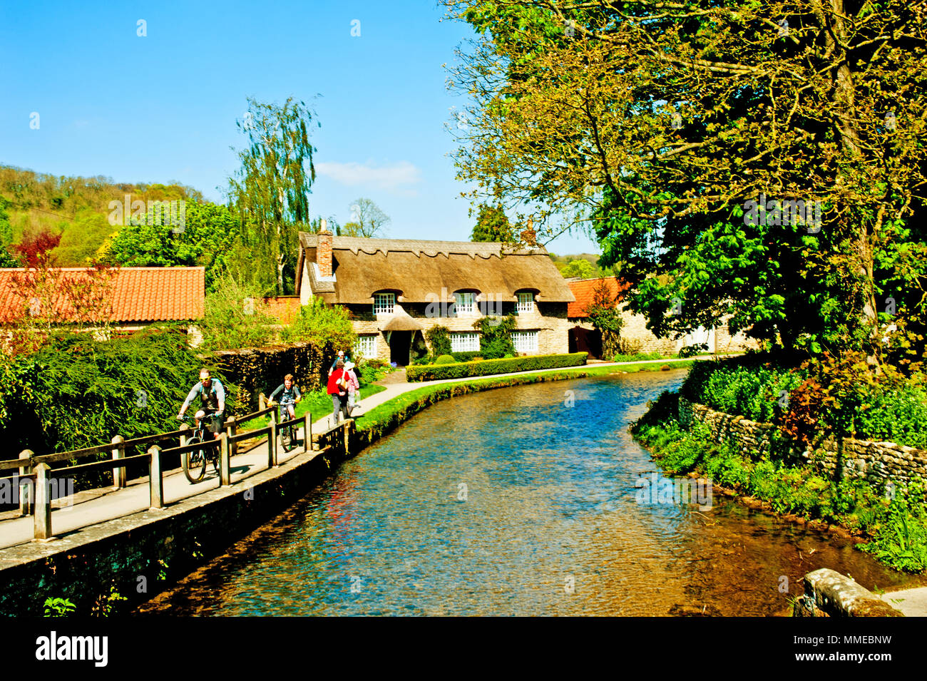 Thornton le dale thatched cottage hi-res stock photography and images ...