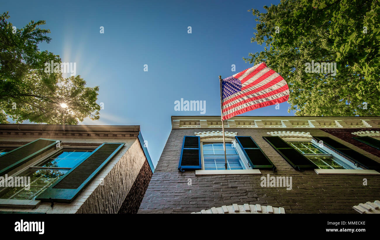 Usa flag flying above building hi-res stock photography and images - Alamy