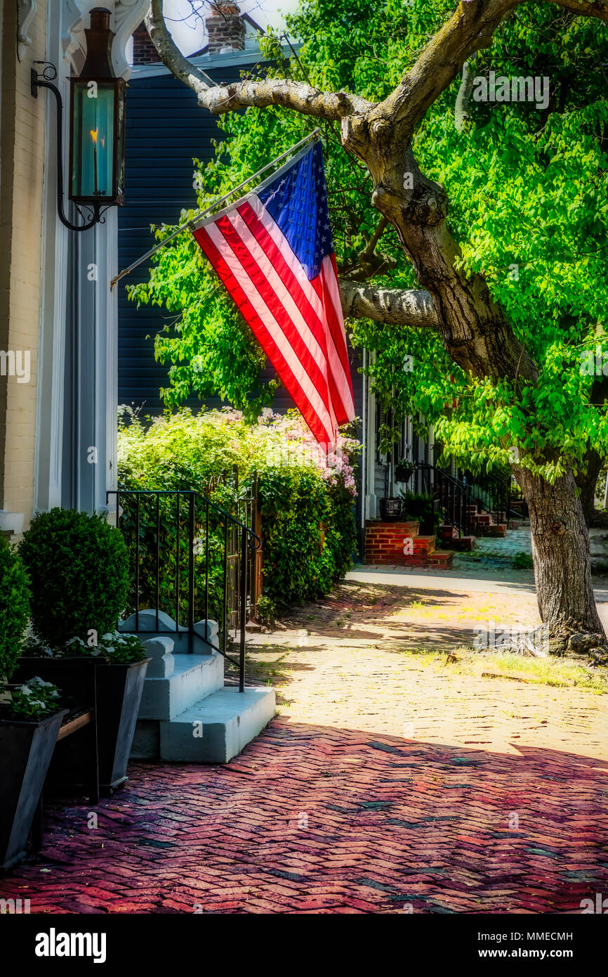 Usa flag flying above building hi-res stock photography and images - Alamy