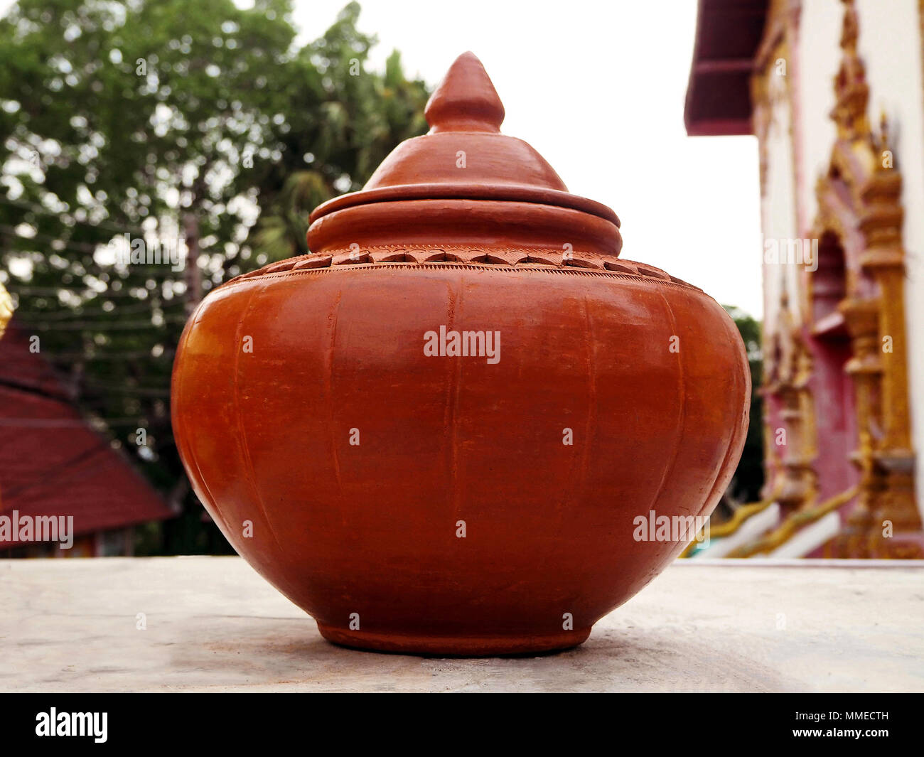 Rustic water pot hi-res stock photography and images - Alamy