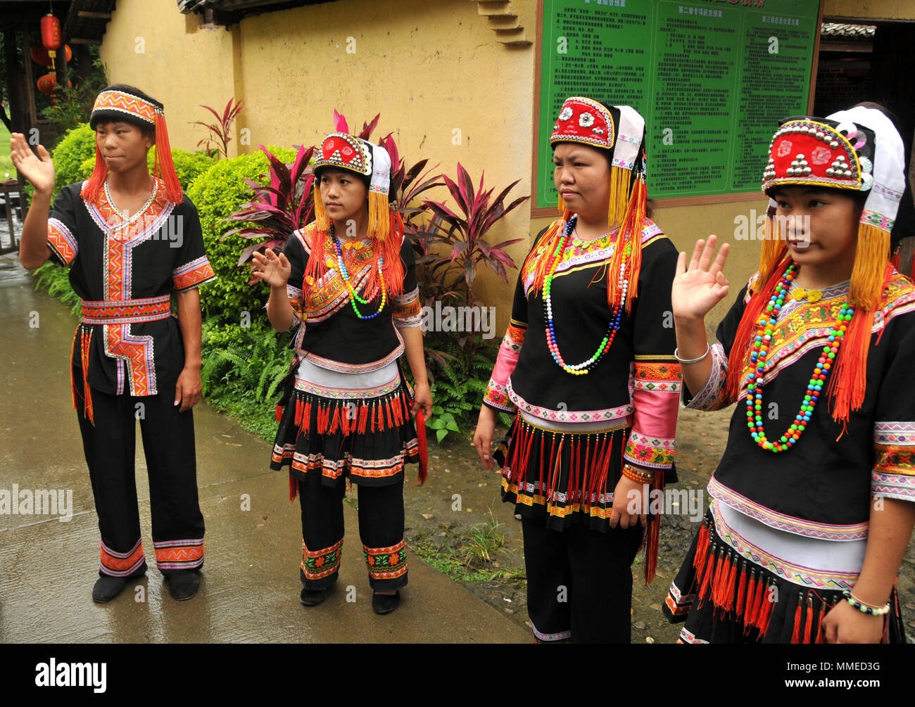 People of Zhuang ethnic minority celebrate traditional Sanyuesan ...