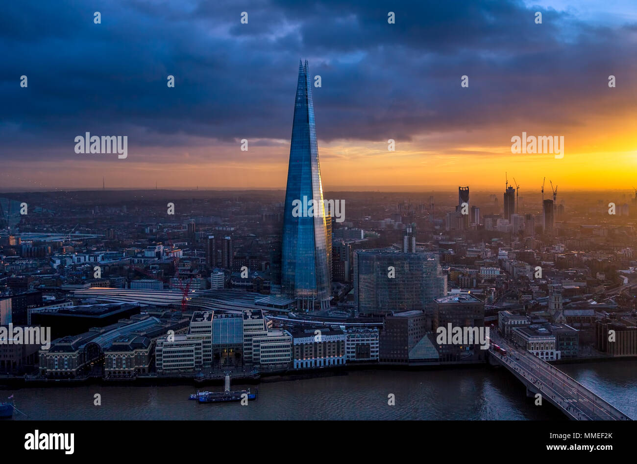 London city night skyline. A sunset cityscape of London featuring The ...