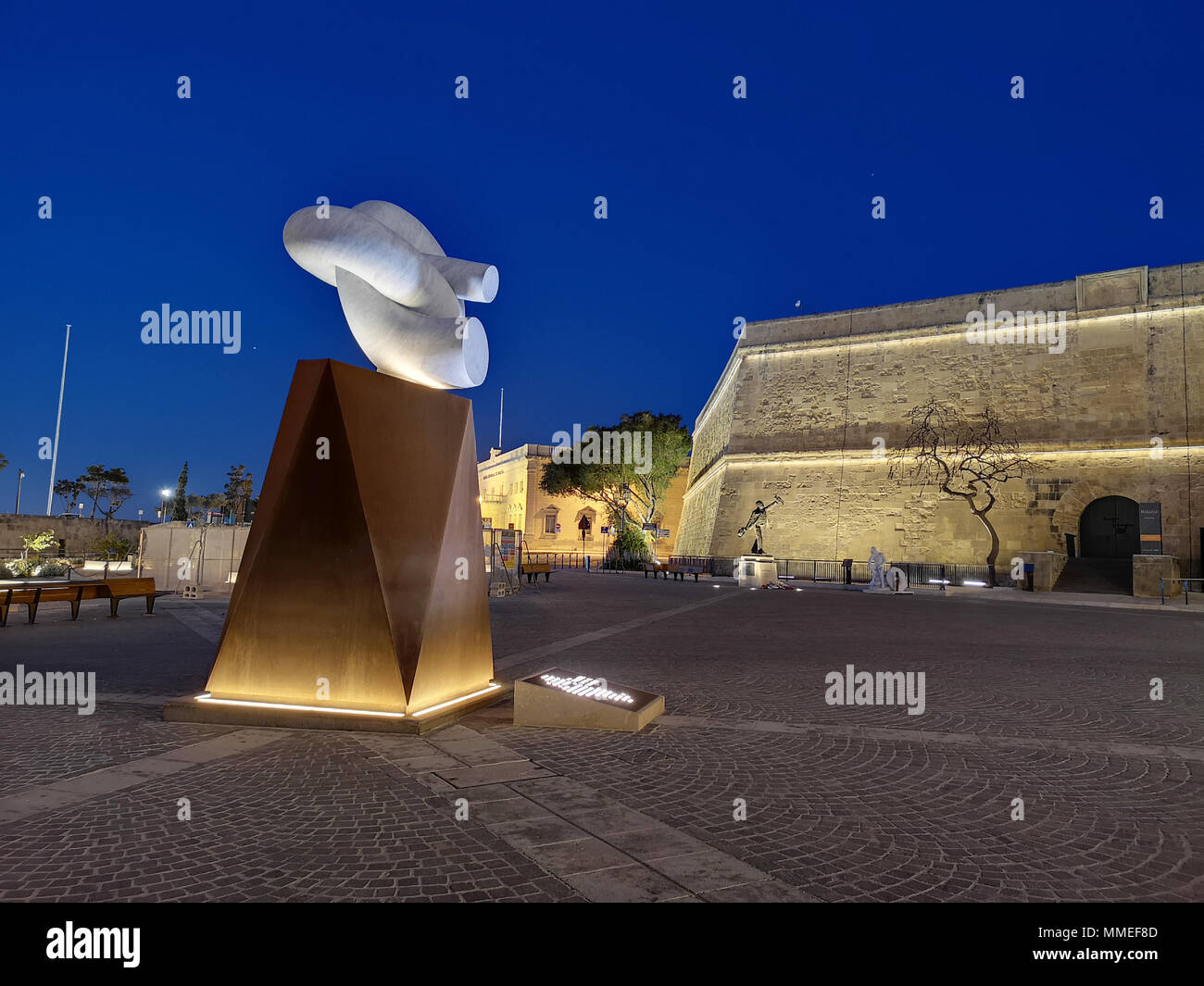 Statue valletta malta hi-res stock photography and images - Alamy