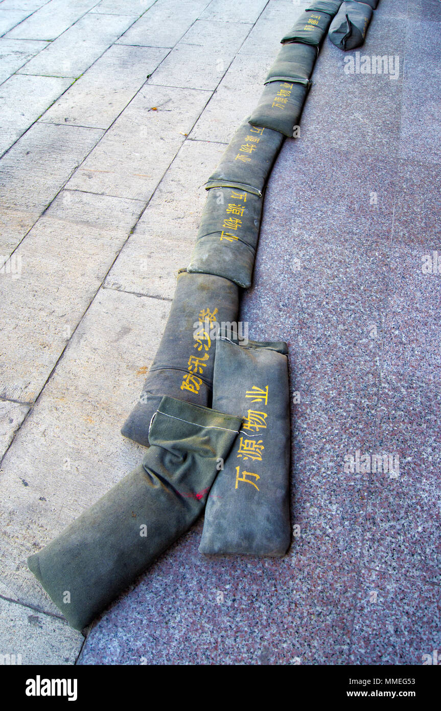 Sandbags flooding hi-res stock photography and images - Alamy