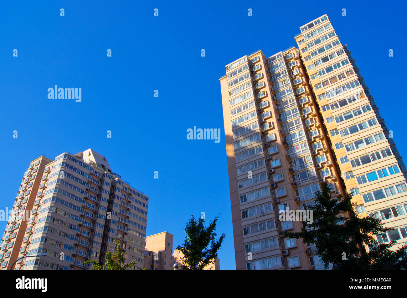 Chinese apartment buildings hi-res stock photography and images - Alamy