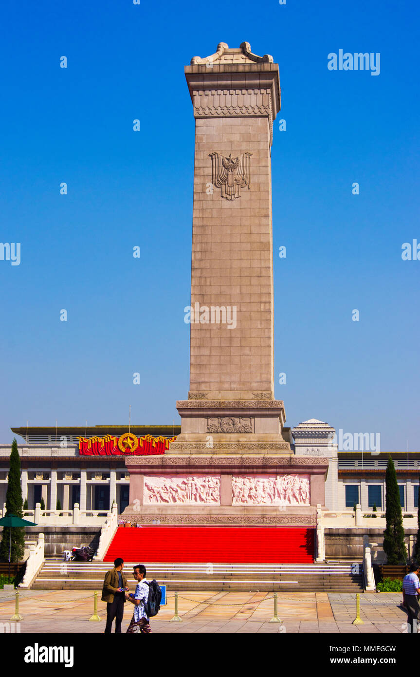 The Mao Zedong mausoleum and Monument to the People’s heroes in ...