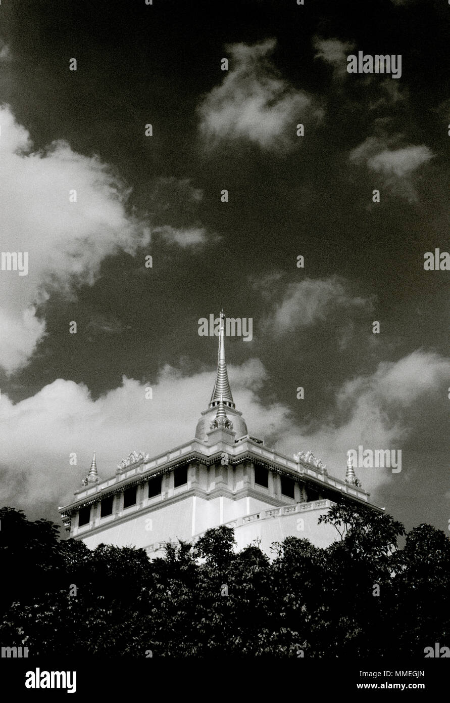 Dramatic sky at the Buddhist shrine of Golden Mount Temple in Bangkok ...