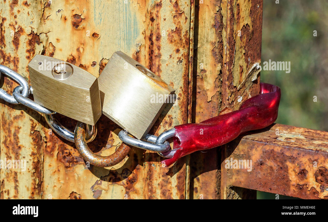Metal chain, locked padlock close up Stock Photo - Alamy