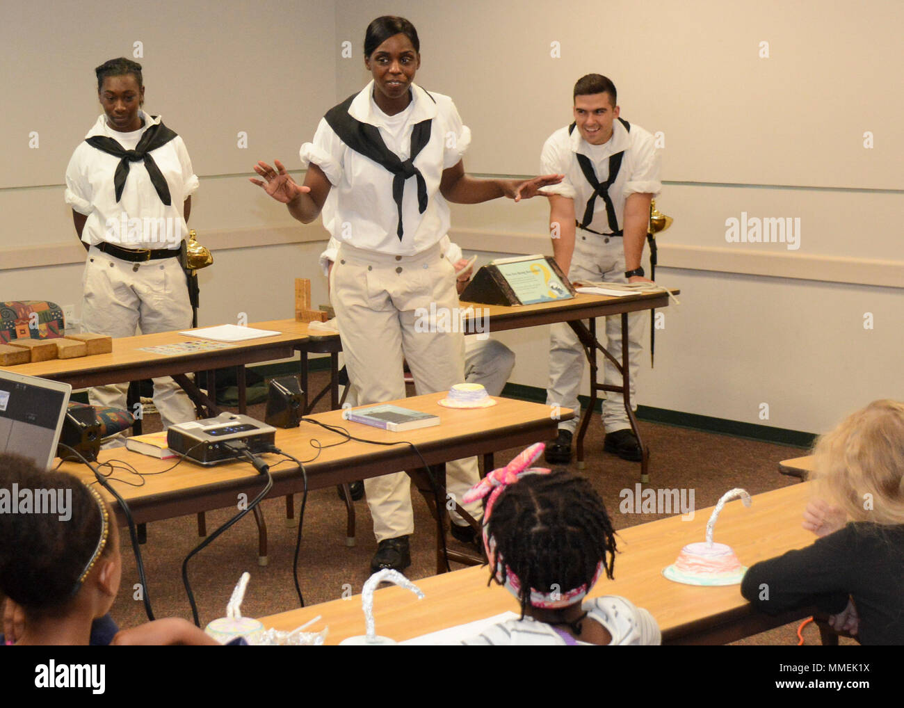 FORT WORTH, Texas (Oct. 25, 2017) Boatswain's Mate 1st Class Amber ...