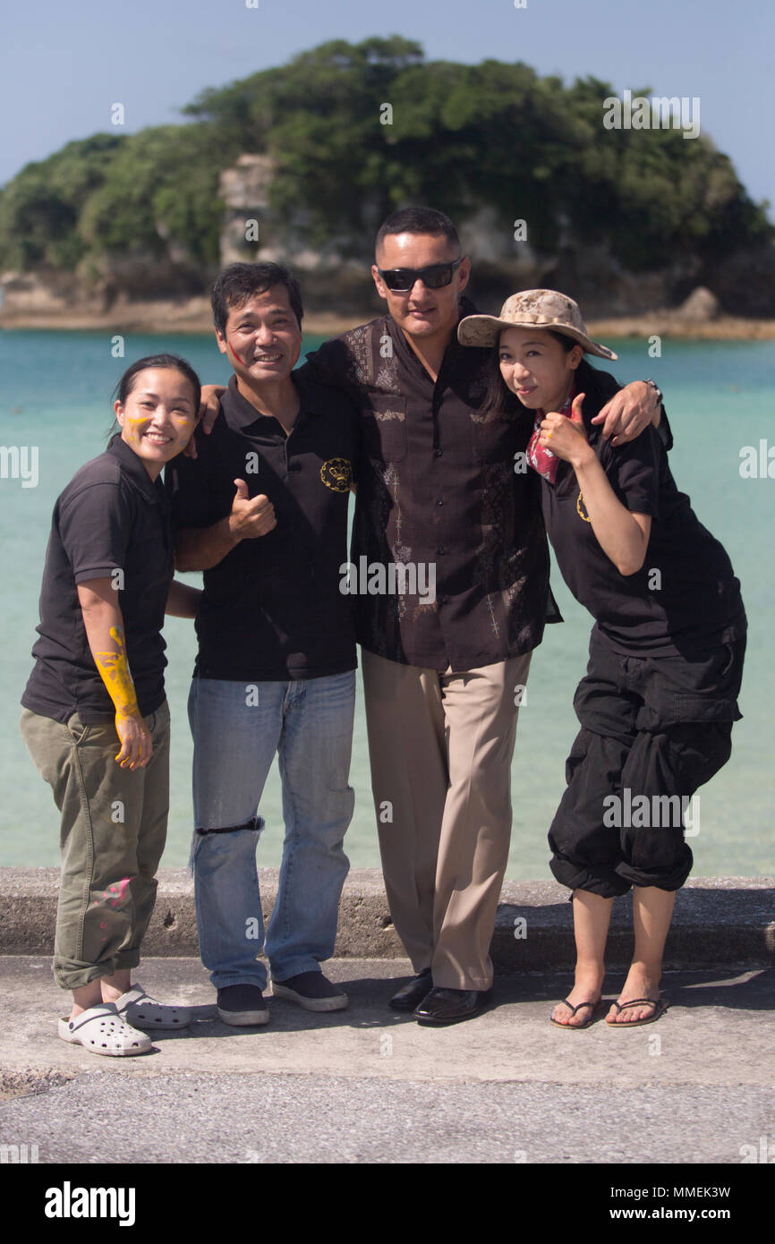 Main gate u s military base hi-res stock photography and images - Alamy