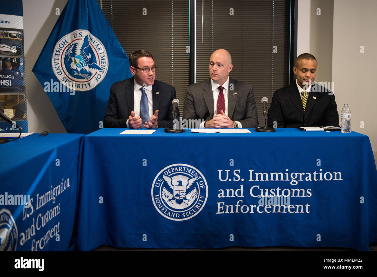Law enforcement response actions hi-res stock photography and images ...