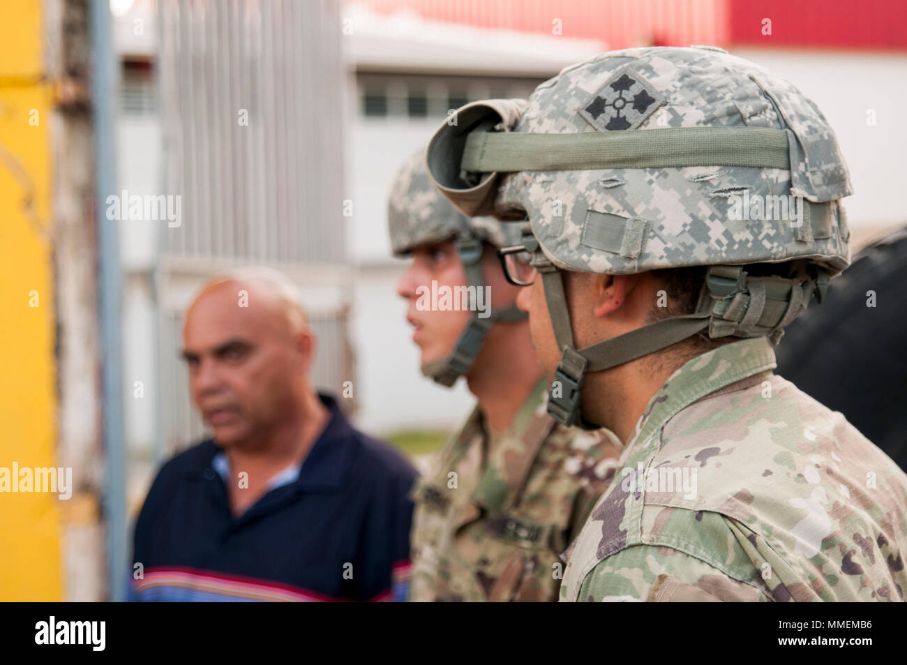 Listen to a convoy briefing hi-res stock photography and images - Alamy