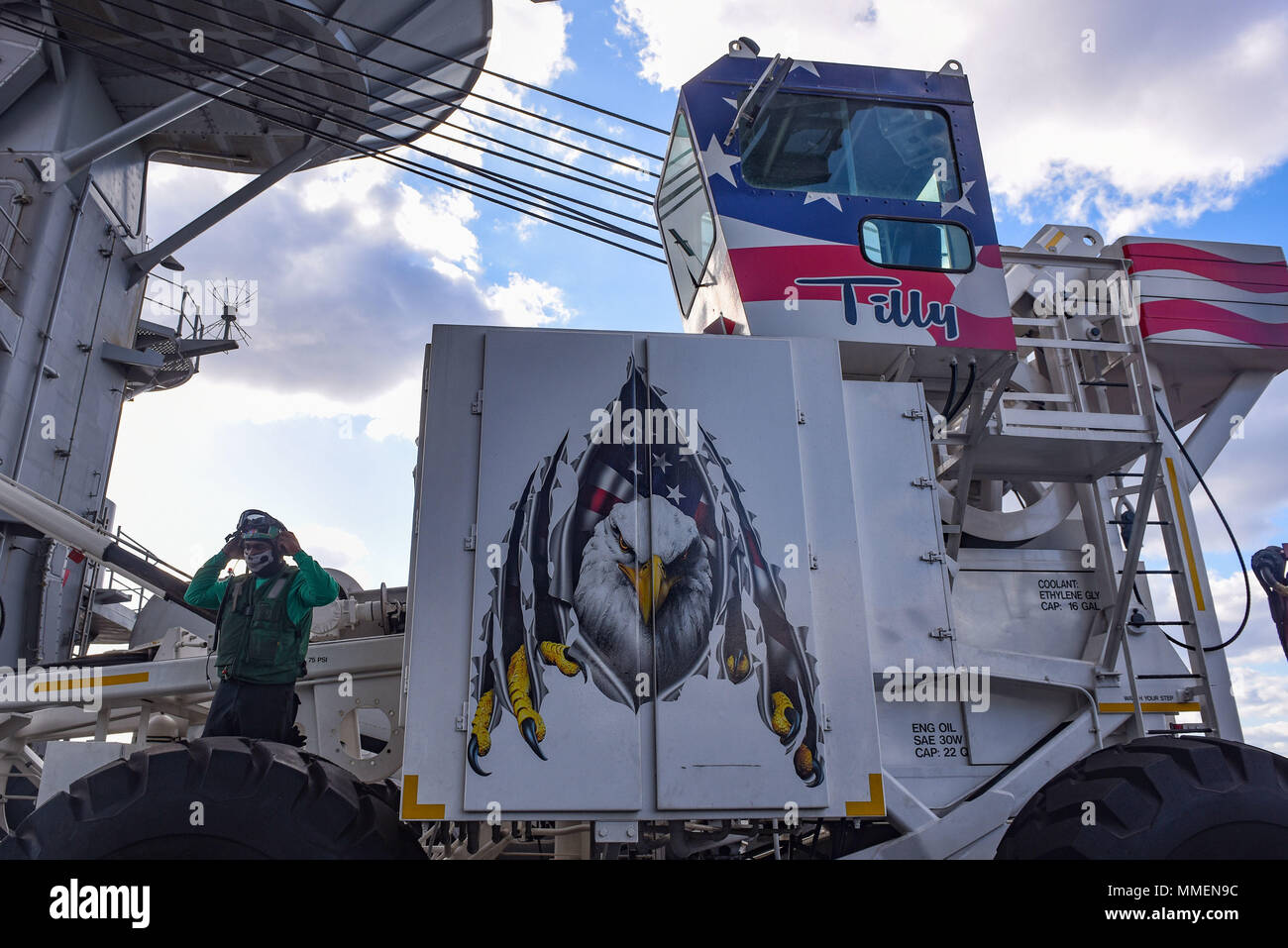 171026-N-NQ487-075 ATLANTIC OCEAN (Oct. 26, 2017) Aviation Support ...