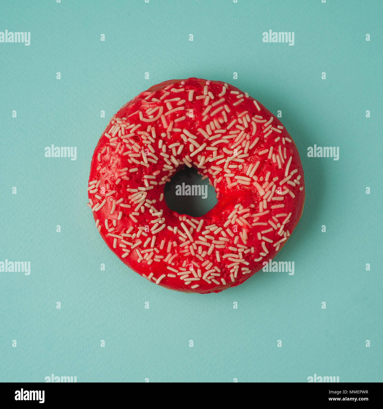 Red donut hi-res stock photography and images - Alamy