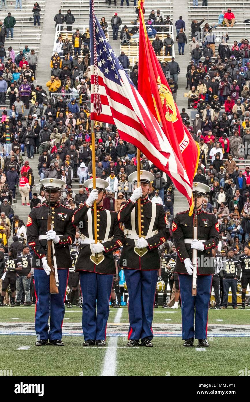 Marines with the Marine Corps Reserve Unit in Montgomery, Alabama ...