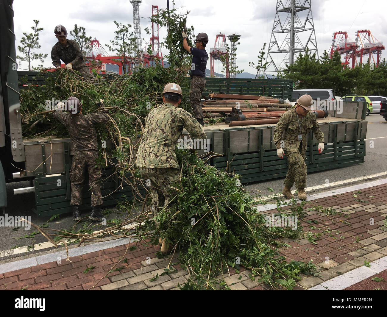 171016-N-NO181-002 Busan, Republic of Korea (Oct. 24, 2017) - Builder ...