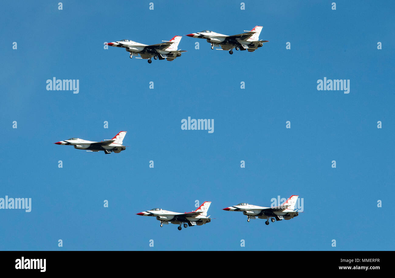 The U.S. Air Force Thunderbirds Flight Demonstration Team soars above ...