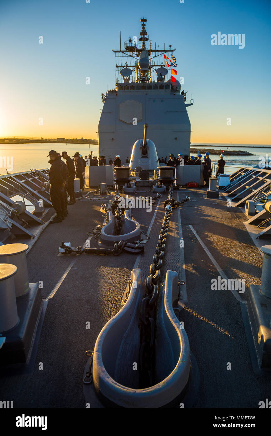 171026-N-KT595-081 PACIFIC OCEAN (Oct. 26, 2017 Sailors aboard the ...