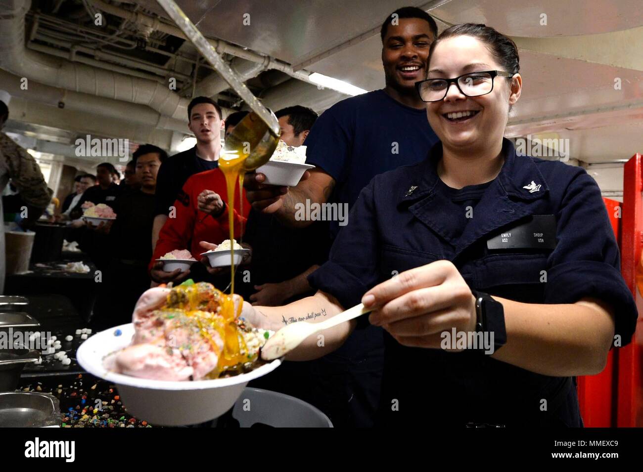 171027-N-SB299-1024 PACIFIC OCEAN (Oct. 27, 2017) Aviation Support ...