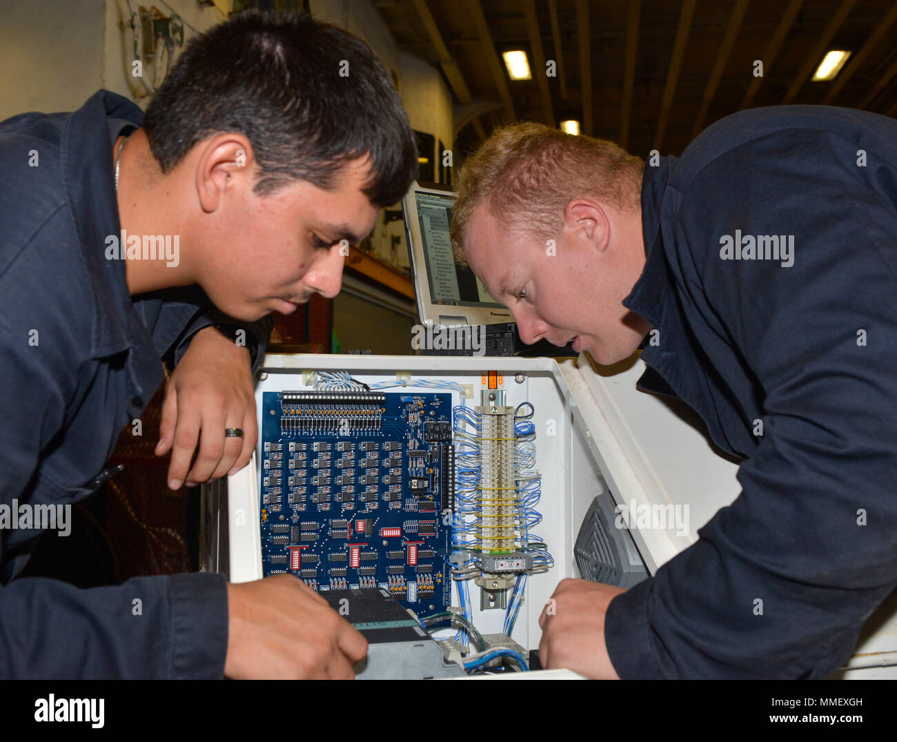 ATLANTIC OCEAN (Oct. 29, 2017) Aviation Support Equipment Technician ...