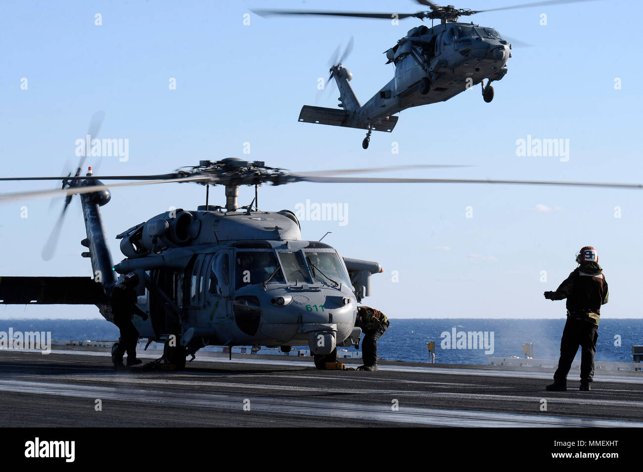 171030-N-PE636-319 ATLANTIC OCEAN (Oct. 30, 2017) An MH-60S Seahawk ...