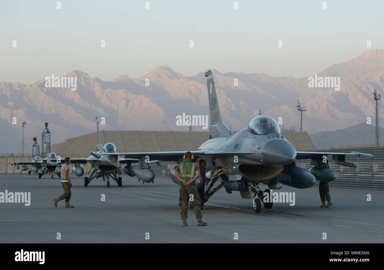 F-16 Fighting Falcons, from the 77th Expeditionary Fighter Squadron ...