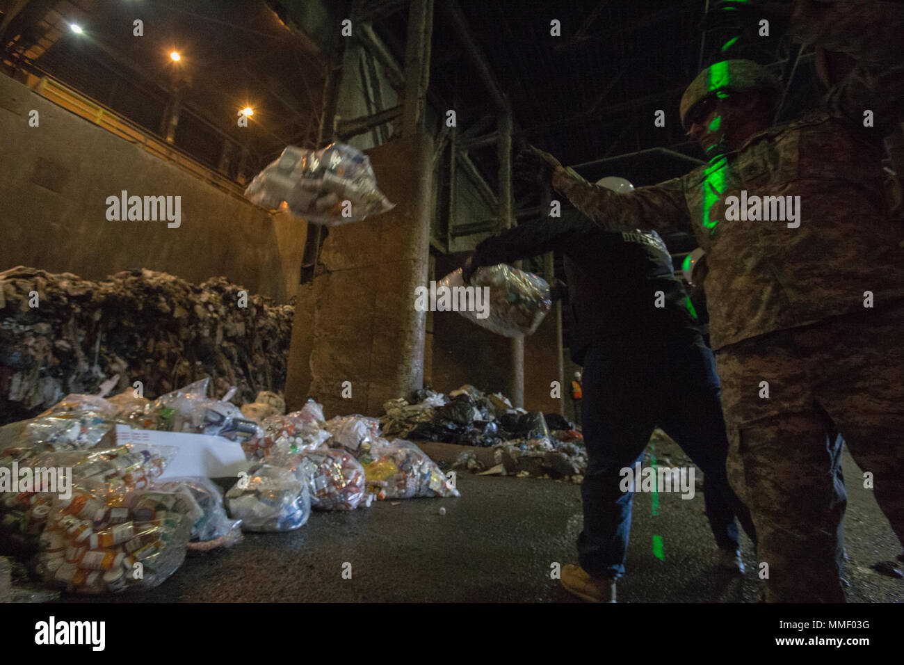Safe disposal of prescription medications hi-res stock photography and ...