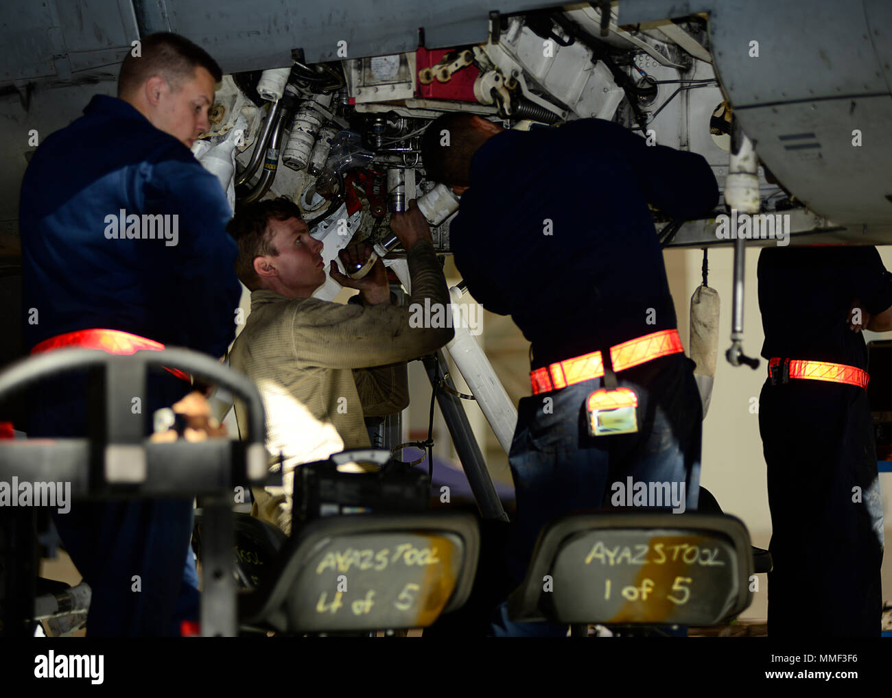 Retract actuator hi-res stock photography and images - Alamy