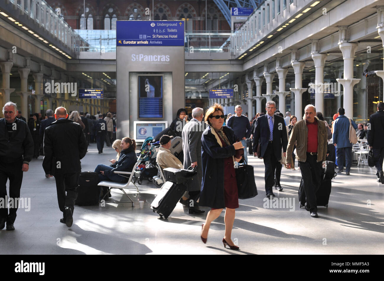 Inside st pancras international station hi-res stock photography and ...