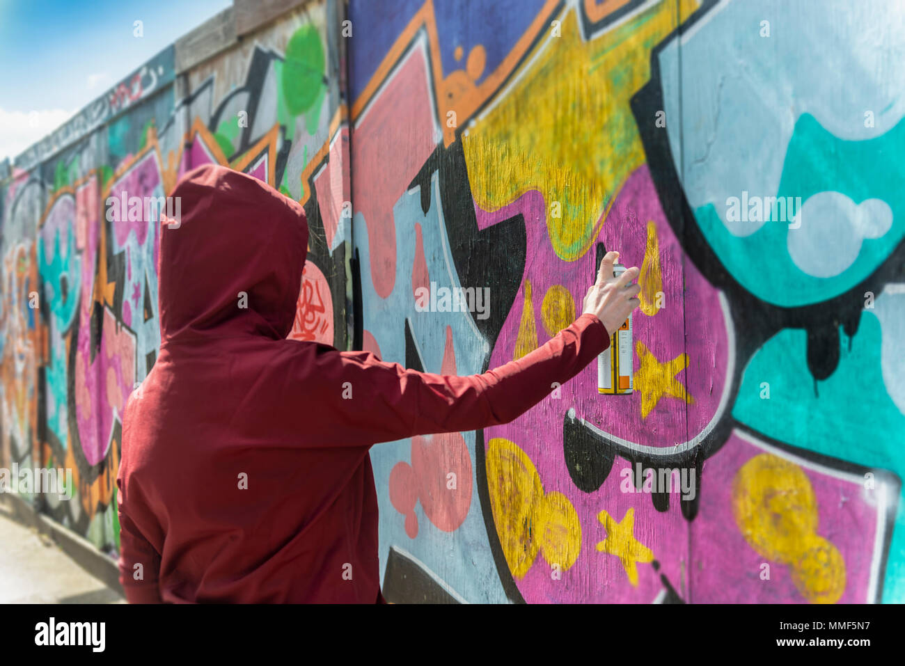 Spraying graffiti hi-res stock photography and images - Alamy