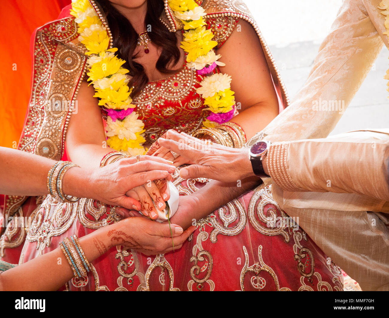 Muslim wedding bride and groom hi-res stock photography and images - Alamy