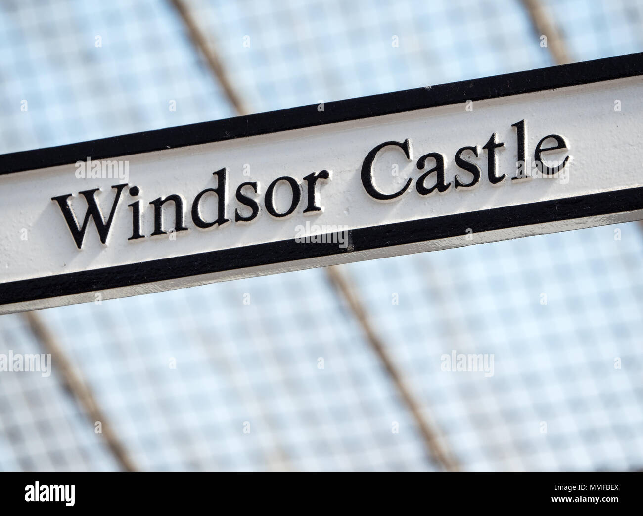 Castle sign hi-res stock photography and images - Alamy