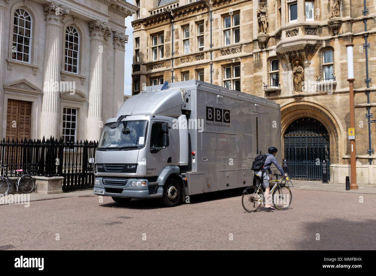 Outside broadcasting hi-res stock photography and images - Alamy