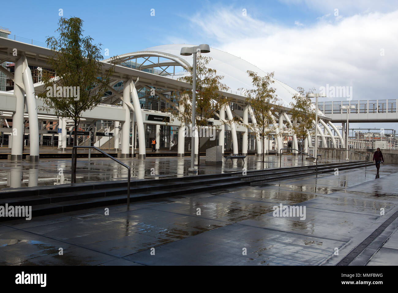 The open air train hall and the historic Union Station terminal ...