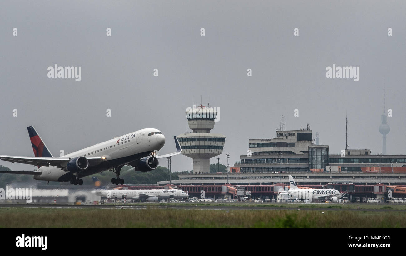 11 May 2018, Germany, Berlin: A Delta Air Lines plane takes off from ...
