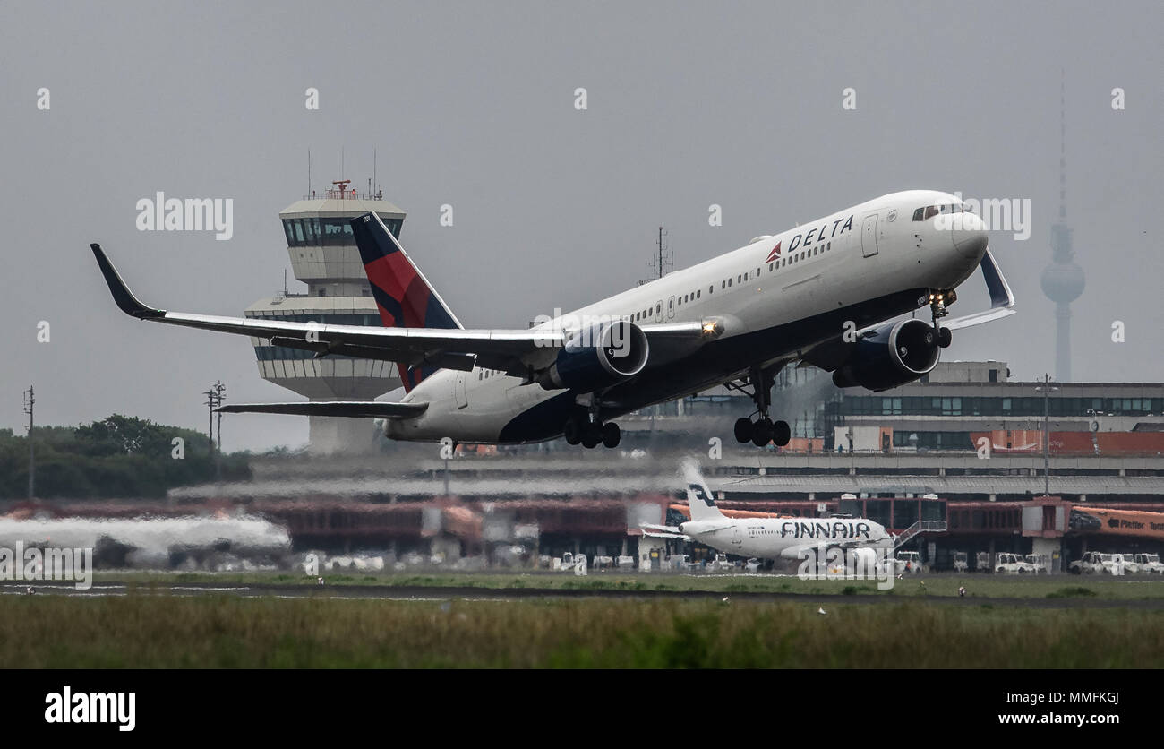 11 May 2018, Germany, Berlin: A Delta Air Lines plane takes off from ...