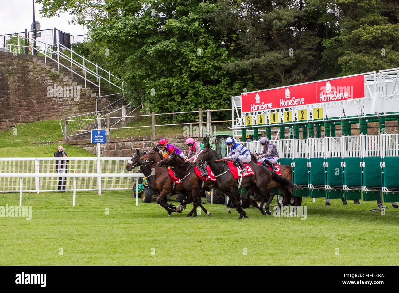 Horse race starting gates hi-res stock photography and images - Alamy