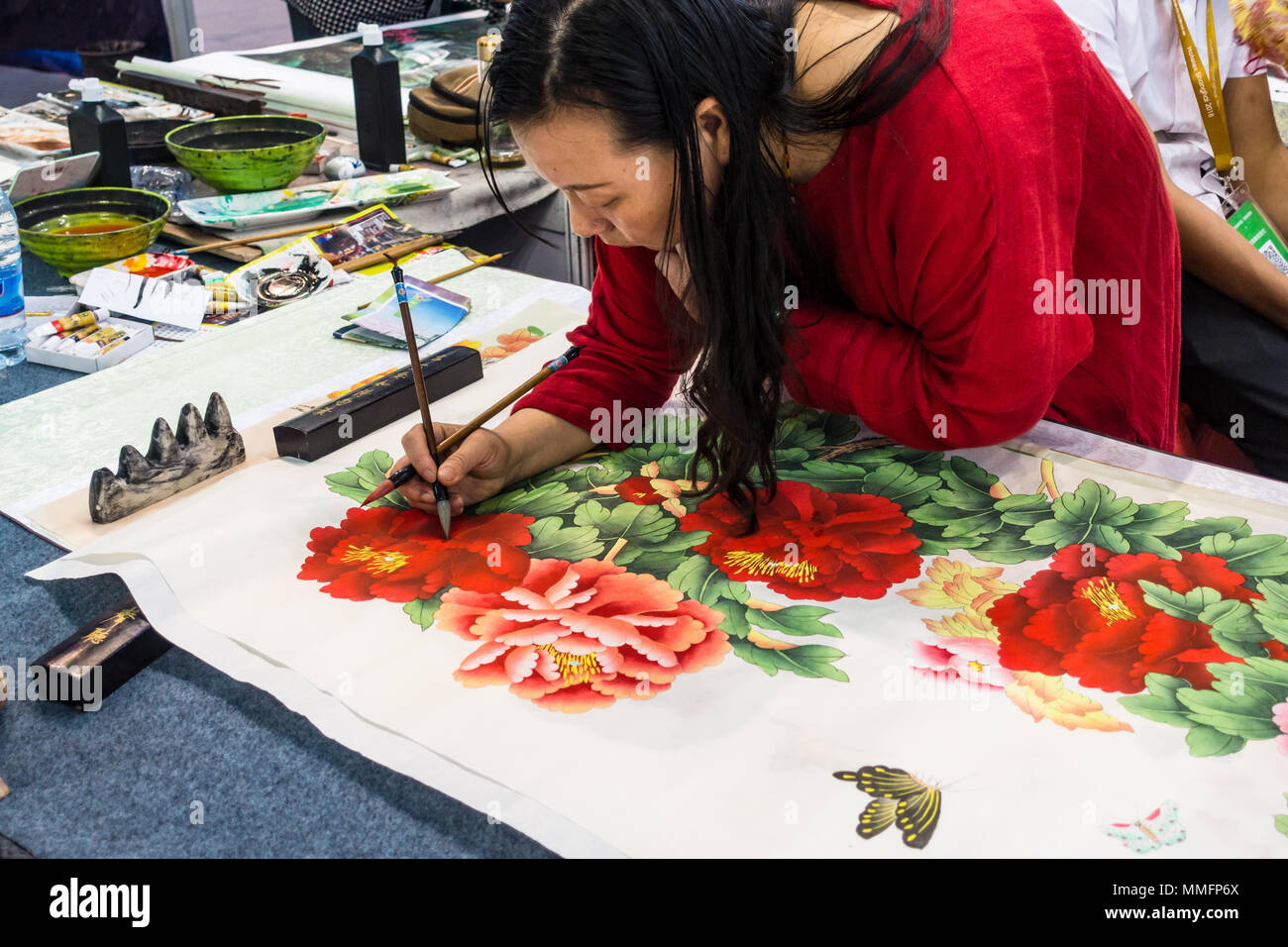 Female artist in China painting traditional Chinese artwork Stock Photo ...
