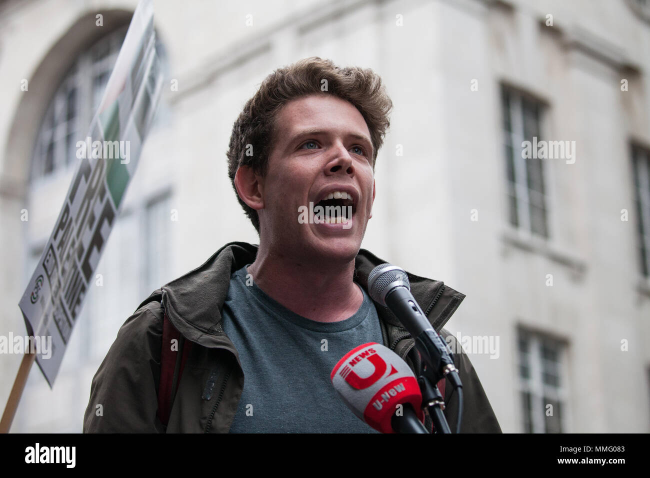 London, UK. 11th May, 2018. Rob Abrams of Jewdas addresses pro ...