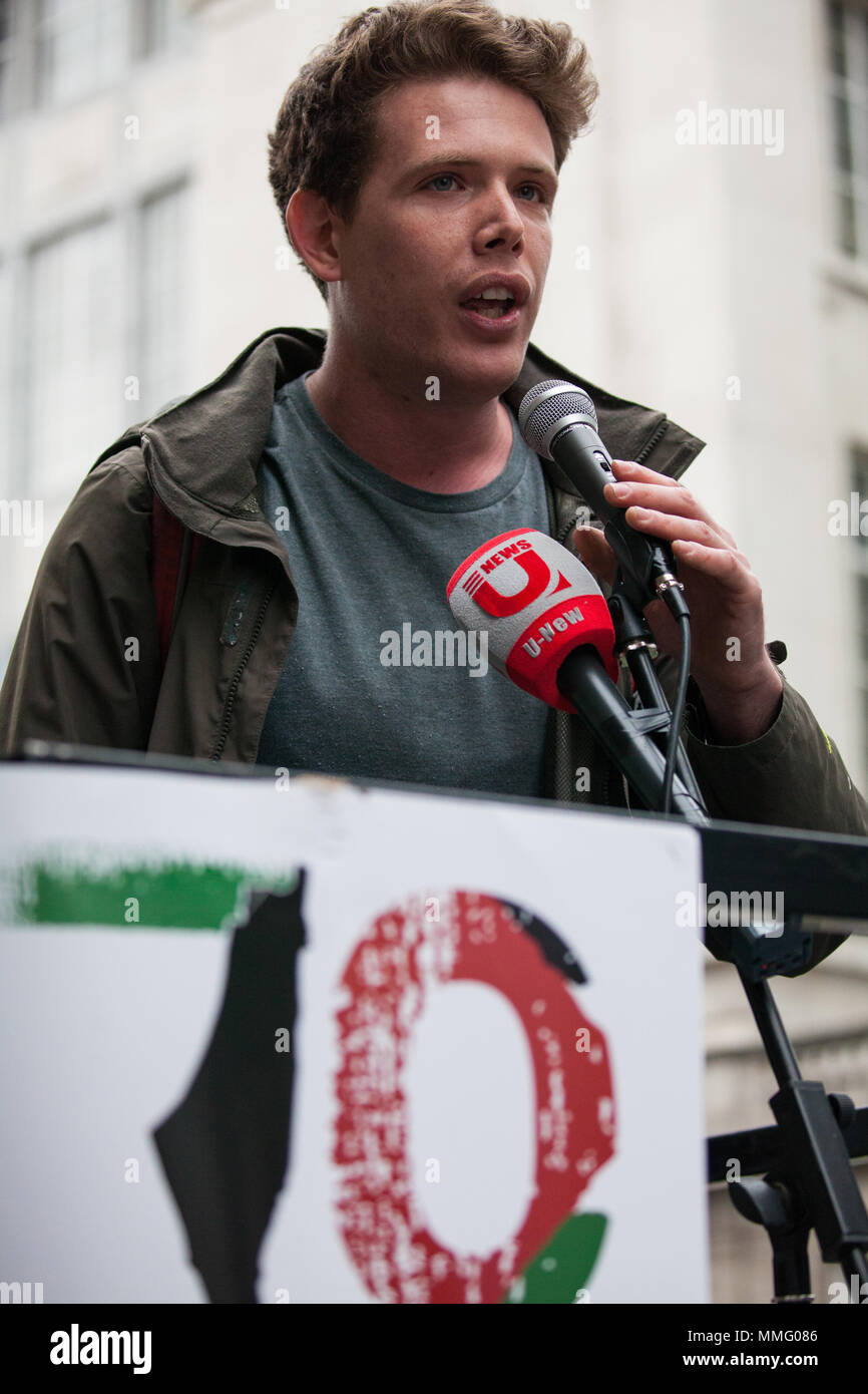 London, UK. 11th May, 2018. Rob Abrams of Jewdas addresses pro ...